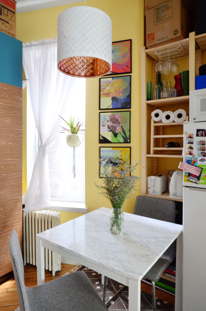 house-tour-a-comfy-colorful-mix-in-330-square-feet-apartment-therapy